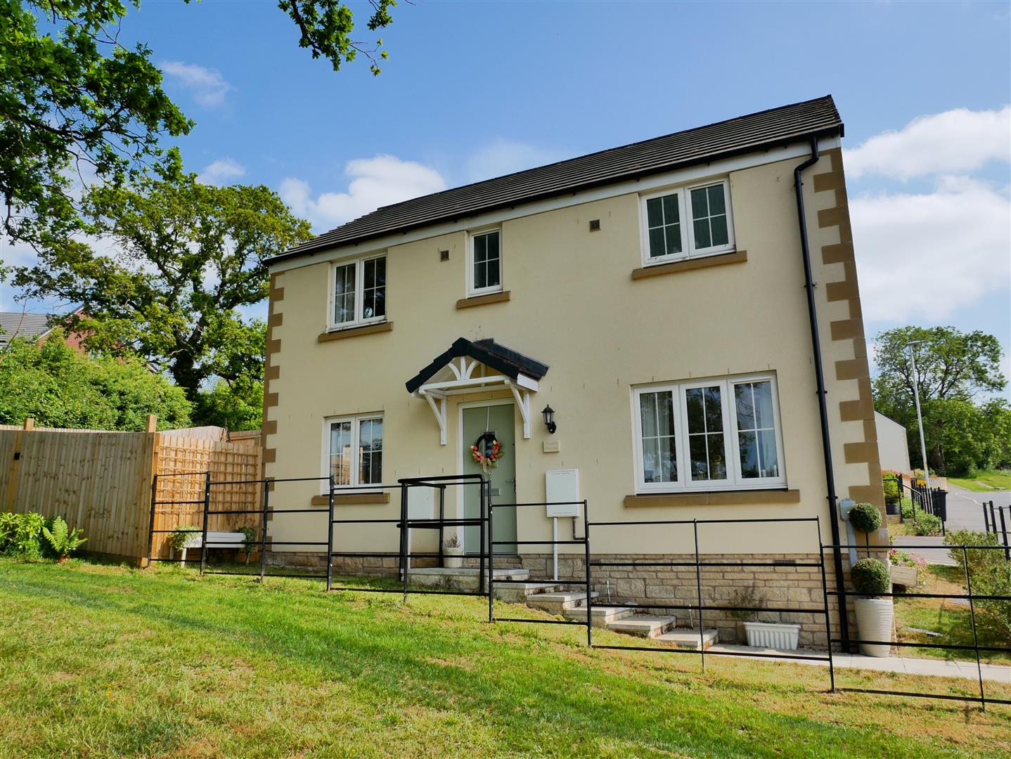 Gregor Drive, Calne - Butfield Breach